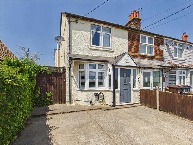 4 bedroom end of terrace house for sale