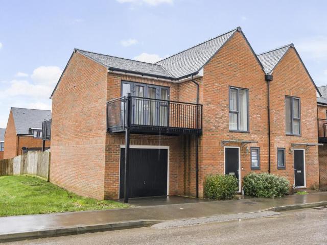 4 bedroom end of terrace house for sale