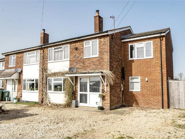 4 bedroom end of terrace house for sale