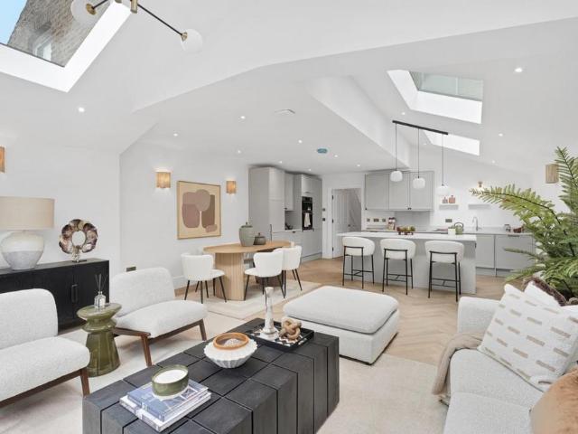 4 bedroom end of terrace house for sale