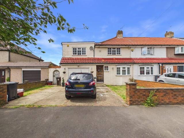 4 bedroom end of terrace house for sale