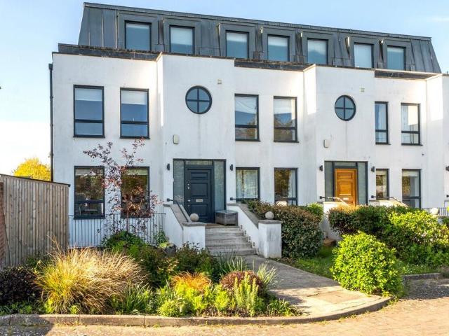 4 bedroom end of terrace house for sale