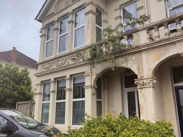 4 bedroom end of terrace house for sale