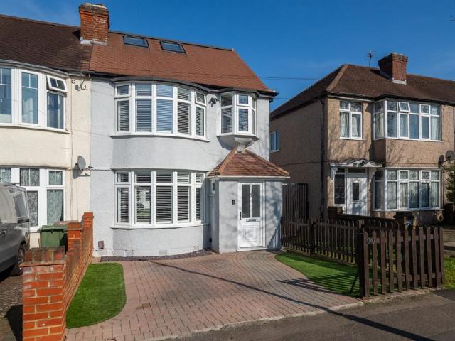 4 bedroom end of terrace house for sale