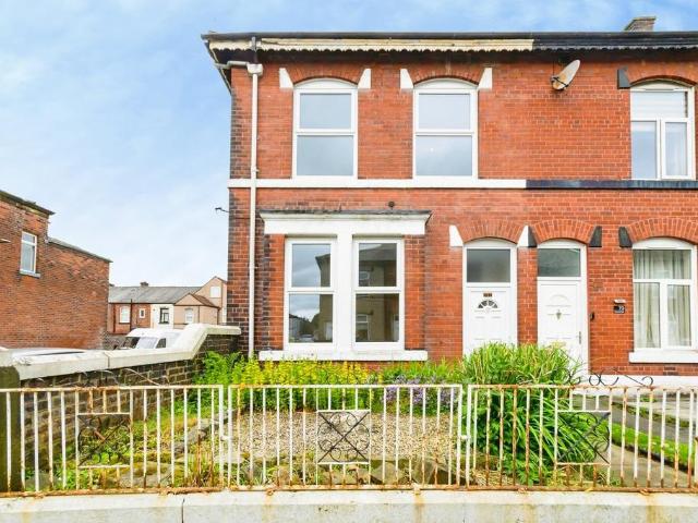 4 bedroom end of terrace house for sale