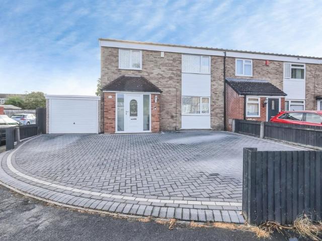 4 bedroom end of terrace house for sale