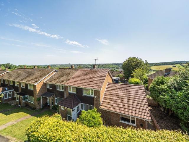 4 bedroom end of terrace house for sale