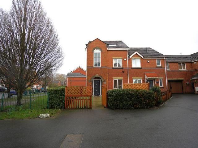 4 bedroom end of terrace house for sale