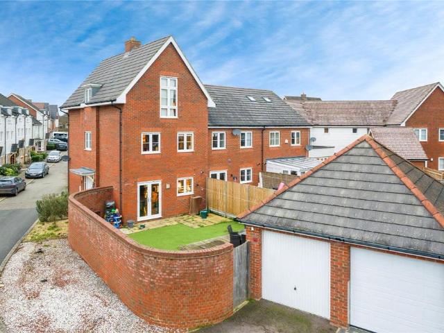 4 bedroom end of terrace house for sale