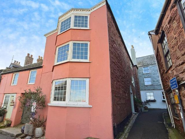 4 bedroom end of terrace house for sale