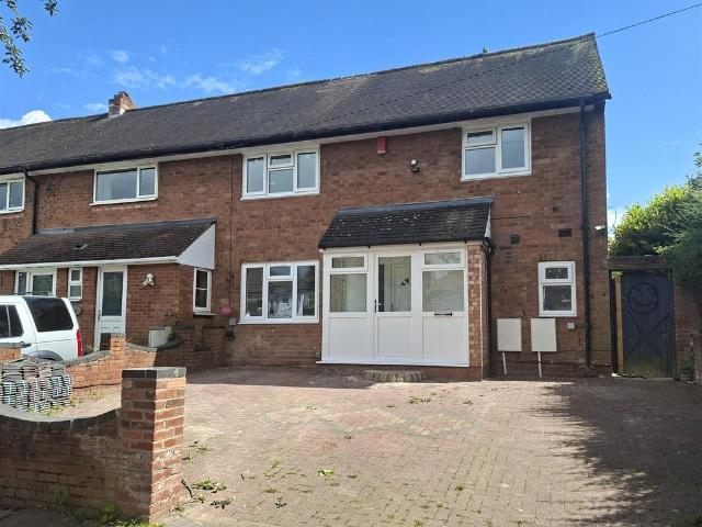 4 bedroom end of terrace house for sale