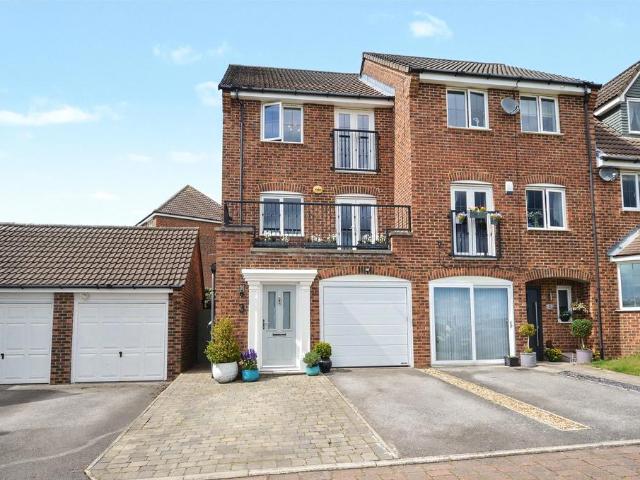 4 bedroom end of terrace house for sale