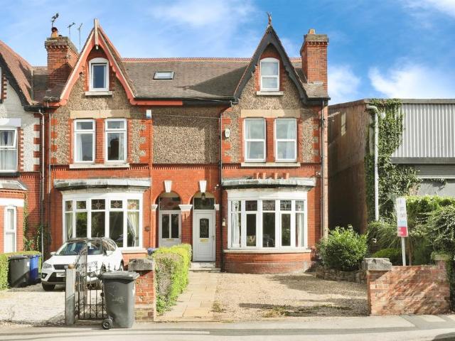 4 bedroom end of terrace house for sale