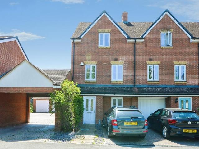 4 bedroom end of terrace house for sale