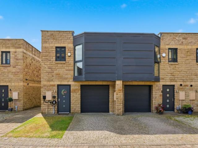 4 bedroom end of terrace house for sale