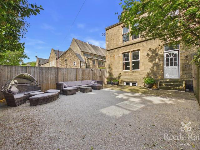 4 bedroom end of terrace house for sale