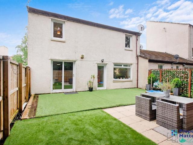 4 bedroom end of terrace house for sale