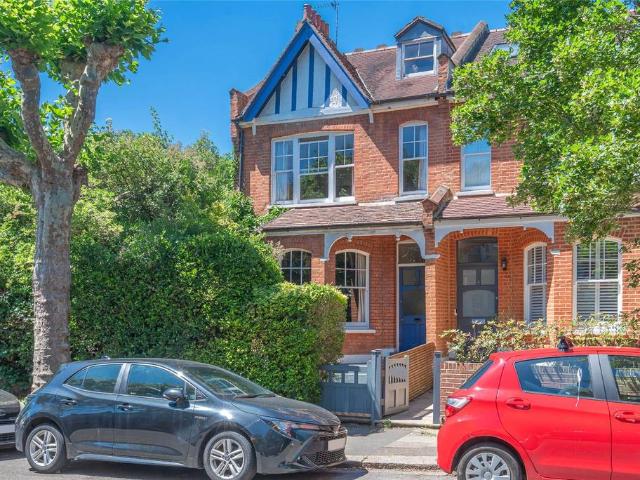 4 bedroom end of terrace house for sale