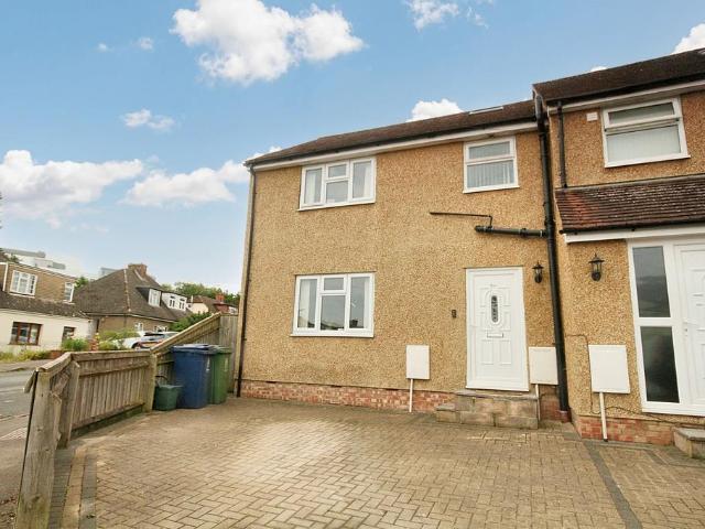 4 bedroom end of terrace house for sale