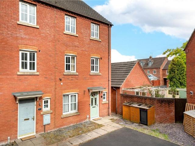 4 bedroom end of terrace house for sale