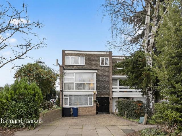 4 bedroom end of terrace house for sale