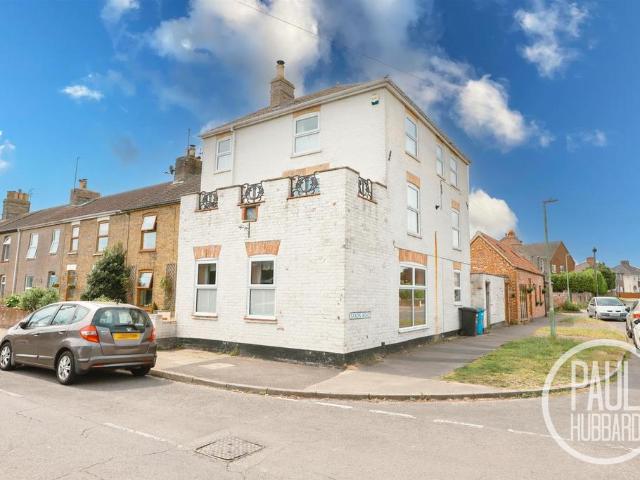 4 bedroom end of terrace house for sale