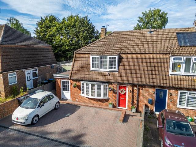 4 bedroom end of terrace house for sale