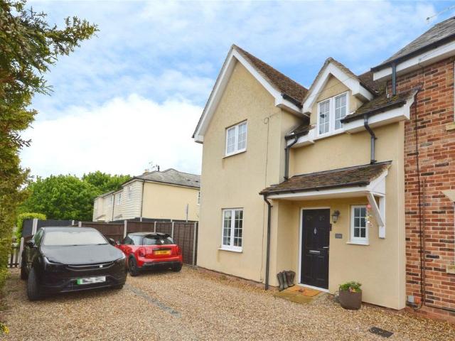 4 bedroom end of terrace house for sale