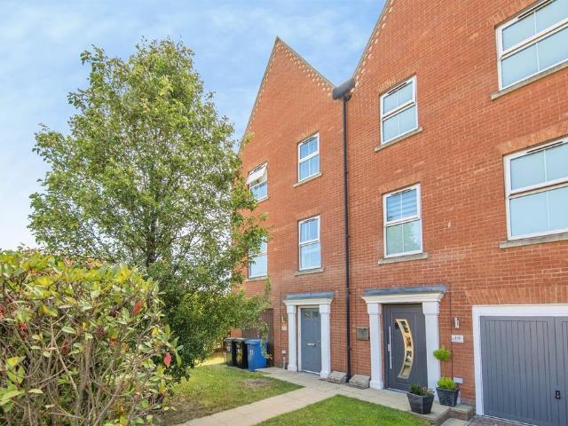 4 bedroom end of terrace house for sale
