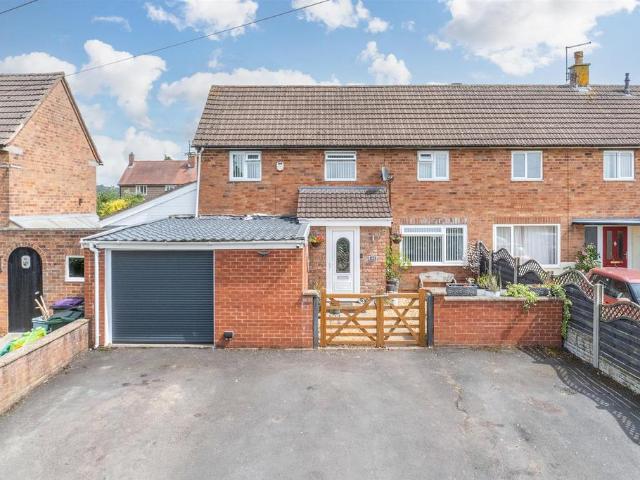 4 bedroom end of terrace house for sale