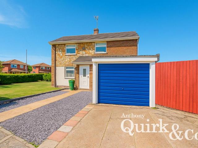 4 bedroom end of terrace house for sale