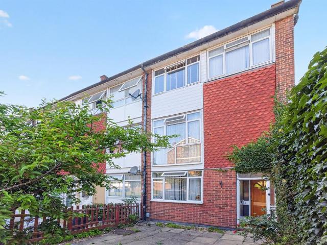4 bedroom end of terrace house for sale