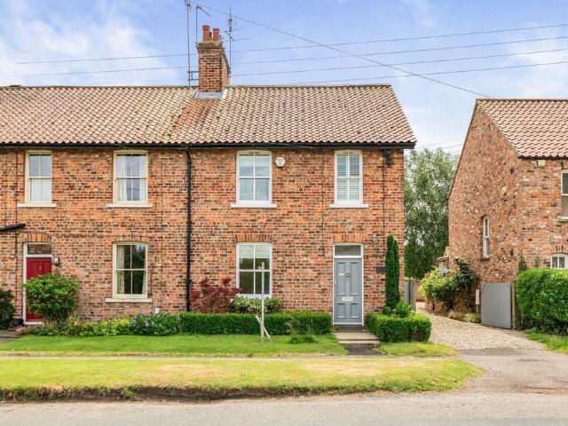 4 bedroom end of terrace house for sale