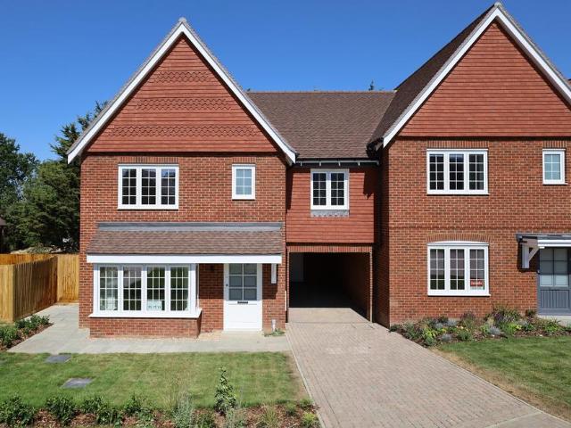 4 bedroom end of terrace house for sale