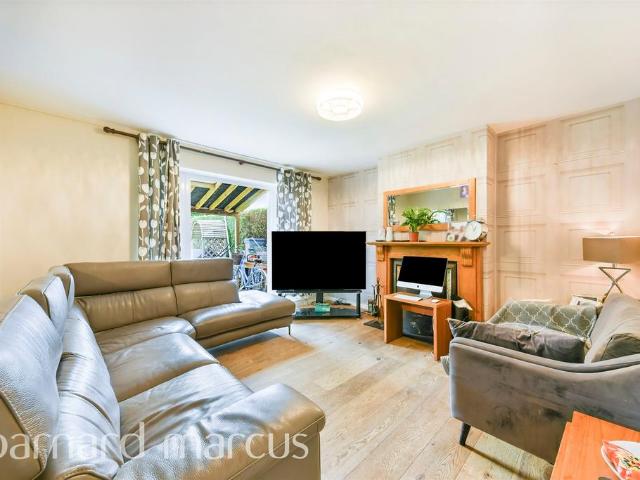 4 bedroom end of terrace house for sale