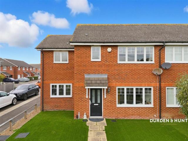 4 bedroom end of terrace house for sale