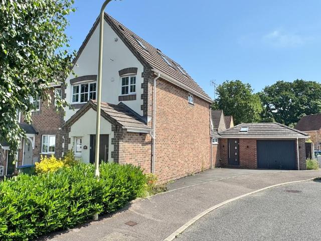 4 bedroom end of terrace house for sale