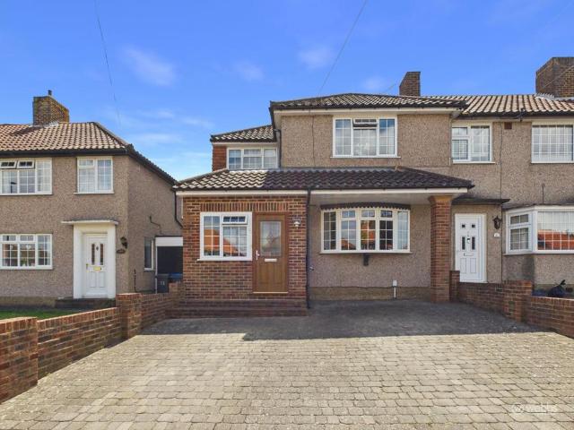 4 bedroom end of terrace house for sale