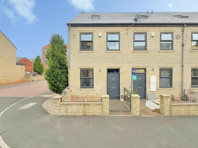 4 bedroom end of terrace house for sale