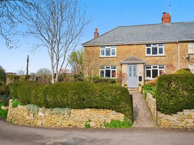 4 bedroom end of terrace house for sale