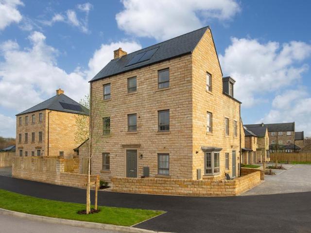 4 bedroom end of terrace house for sale