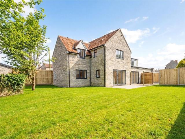 4 bedroom end of terrace house for sale