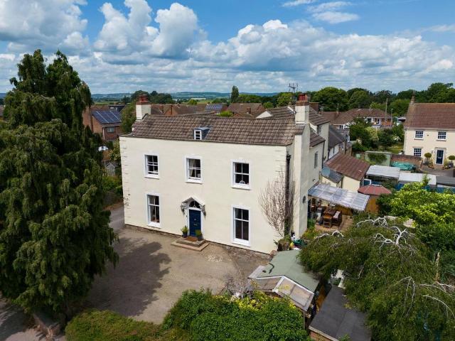 4 bedroom end of terrace house for sale