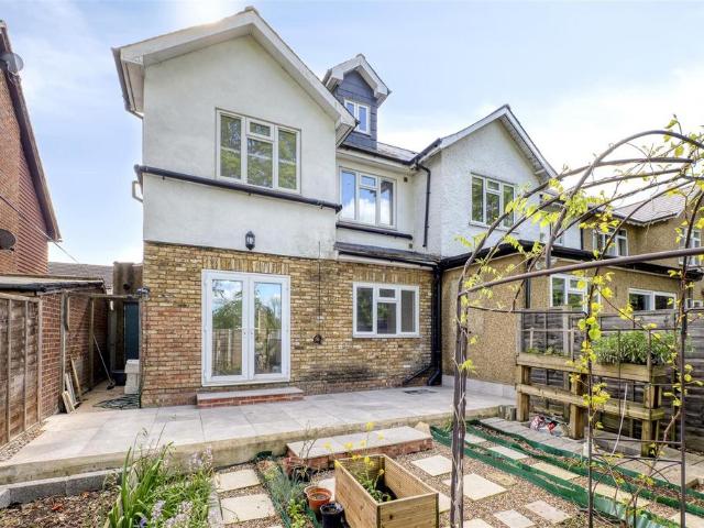4 bedroom end of terrace house for sale