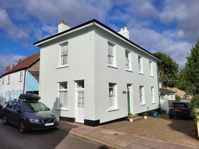 4 bedroom end of terrace house for sale