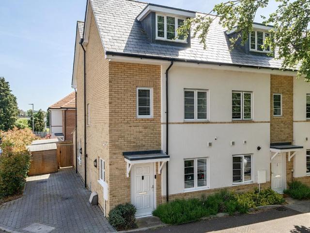 4 bedroom end of terrace house for sale