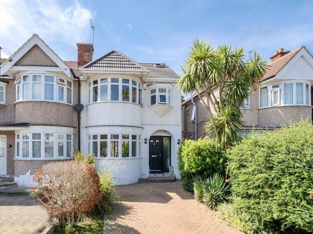 4 bedroom end of terrace house for sale