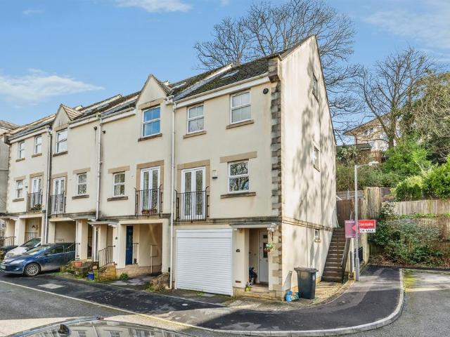 4 bedroom end of terrace house for sale