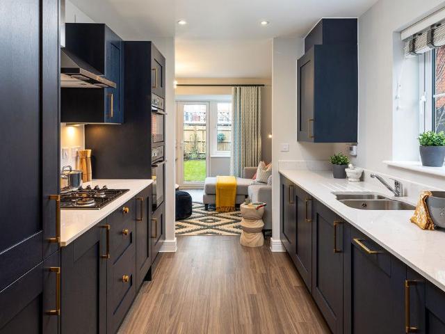 4 bedroom end of terrace house for sale