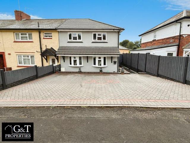 4 bedroom end of terrace house for sale